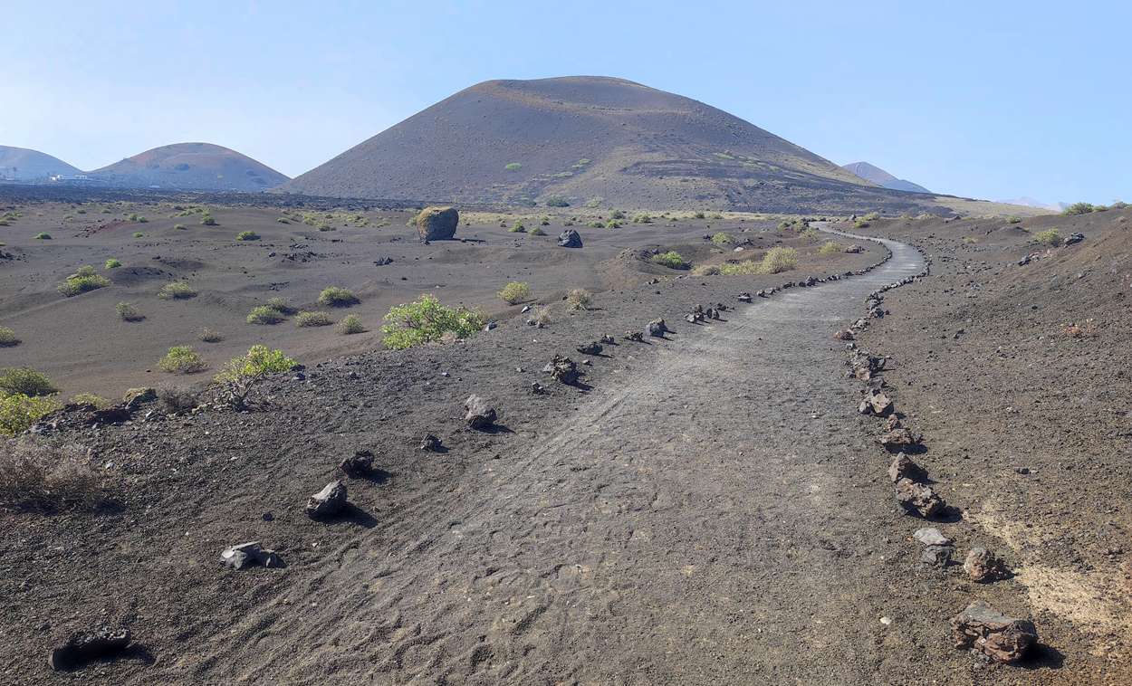 Rando facile, volcan spectaculaire : la Montaña Colorada – derrière l ...